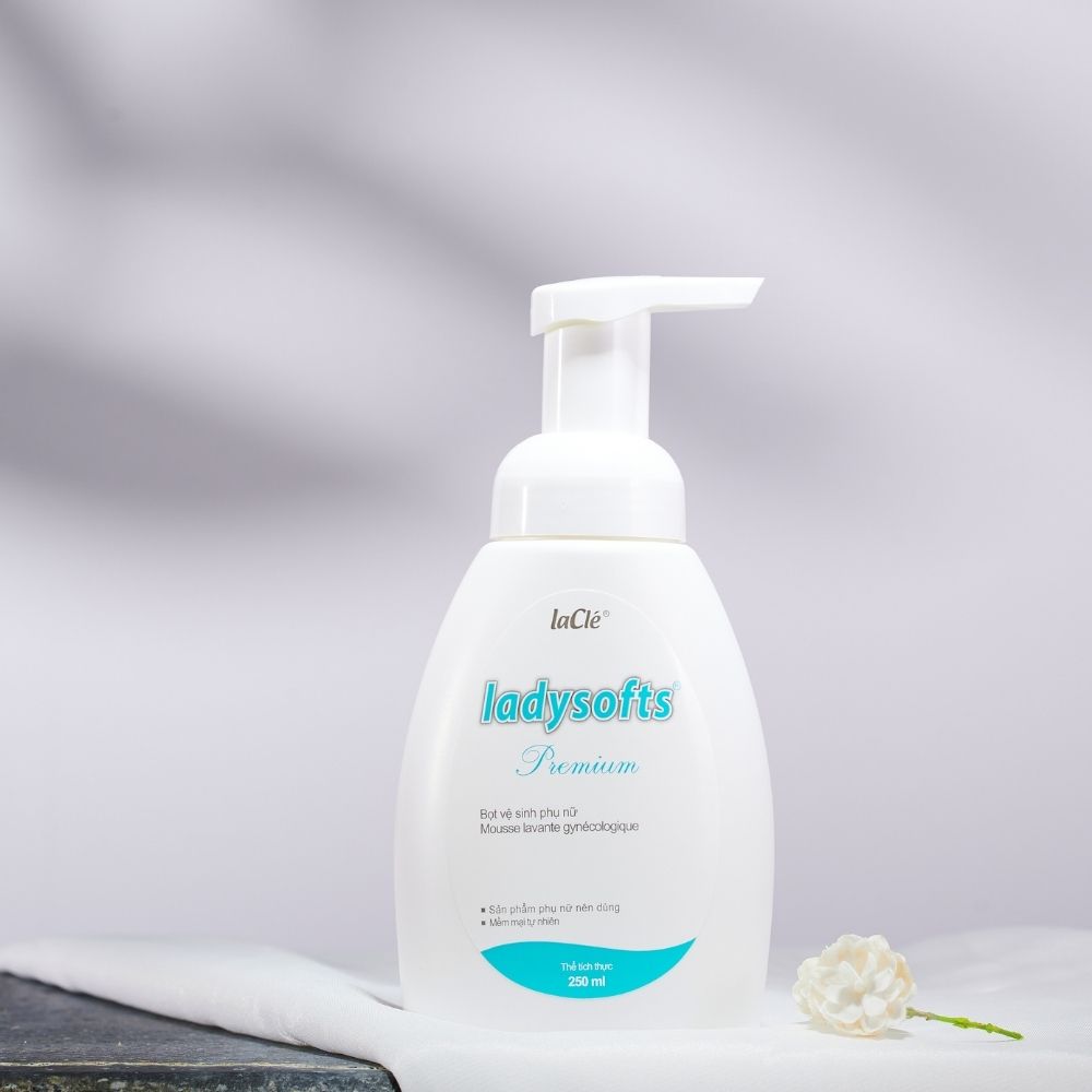 Bọt vệ sinh phụ nữ Ladysofts Premium - Ladycare